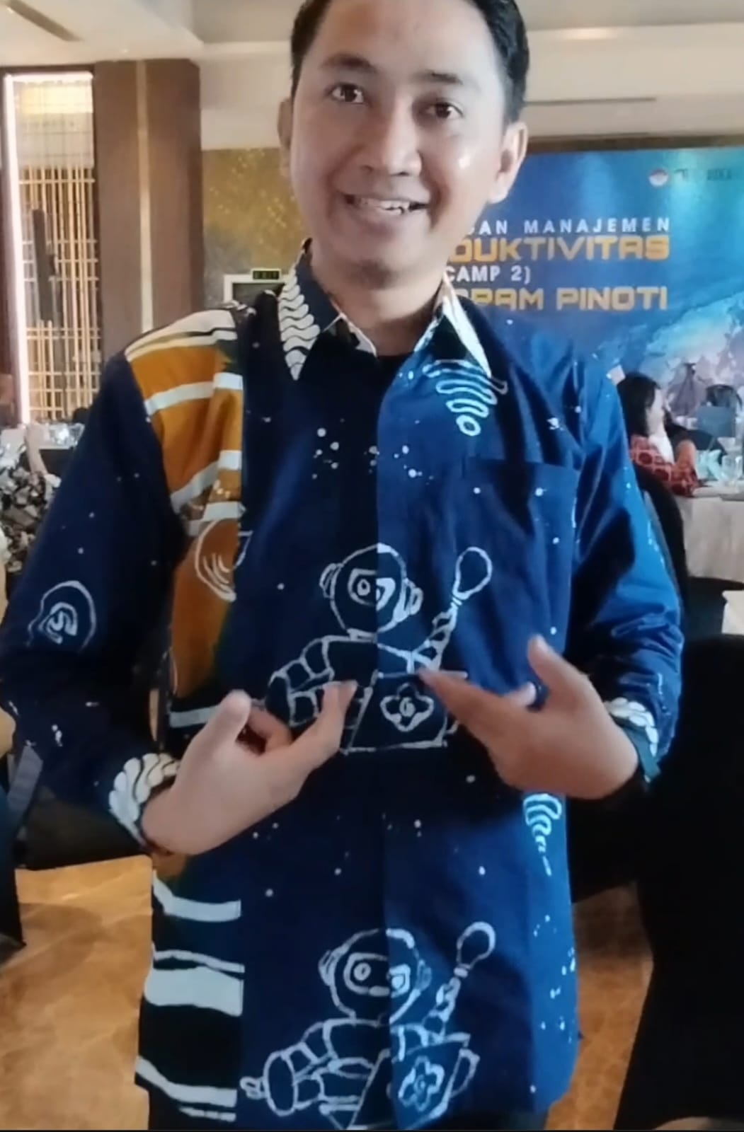 Kemeja dan Blus Batik Custom: Memadukan Seni Tradisional dengan Gaya ...